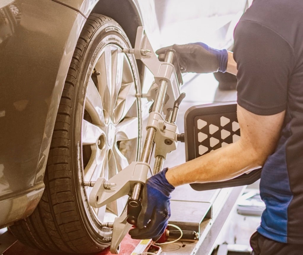 What are The Importance and Benefits of Wheel Alignment - Fasttrack